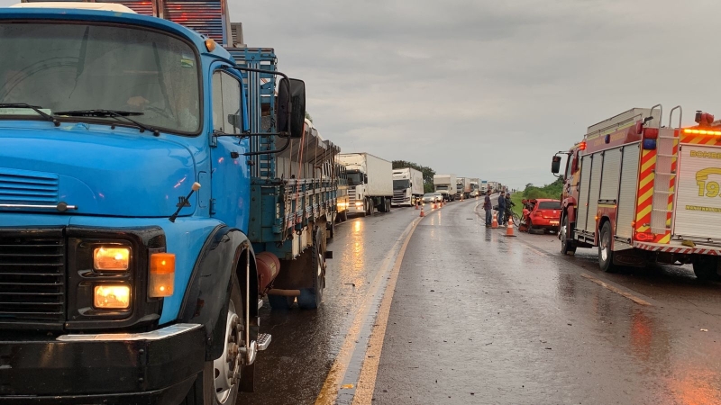 Grave acidente na BR 369 em Cascavel deixa duas pessoas mortas e três feridas - Rádio Interativa ...